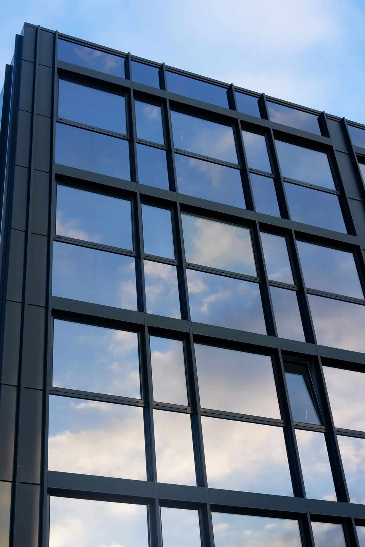 A guide to smooth and damage-free glazing installation | TLS